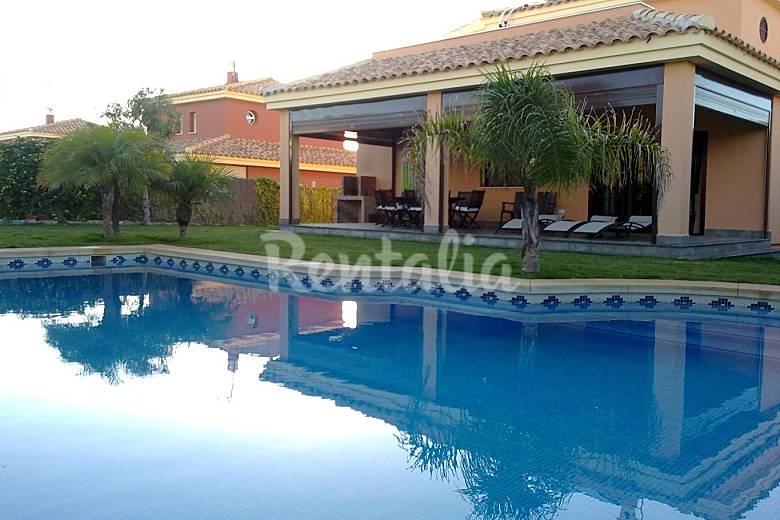 Chalet con piscina privada a 100m de playa Roche - Roche (Conil de la ...